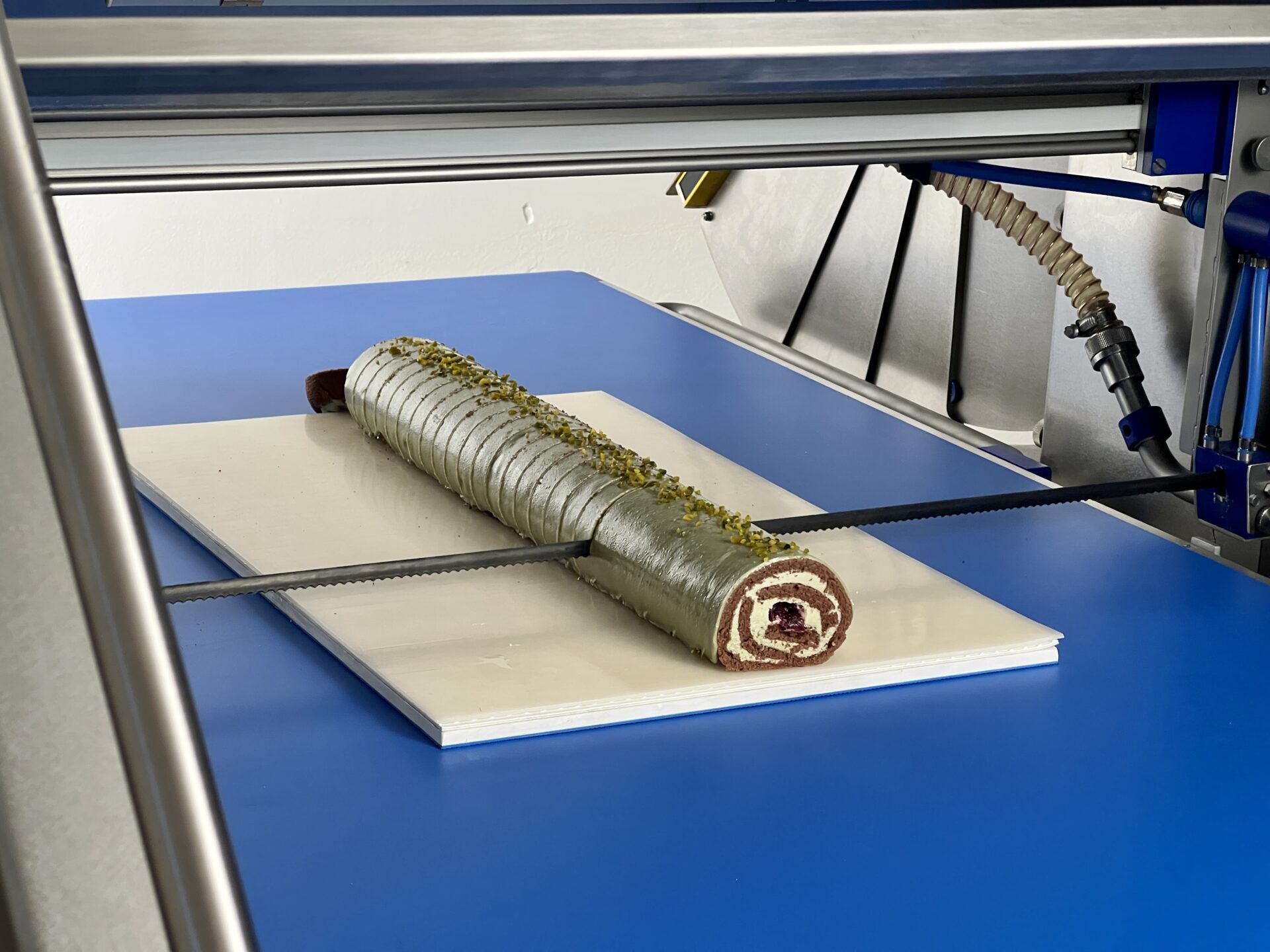 Cake and pastry cutting machines - TKSM - KRUMBEIN.rationell.