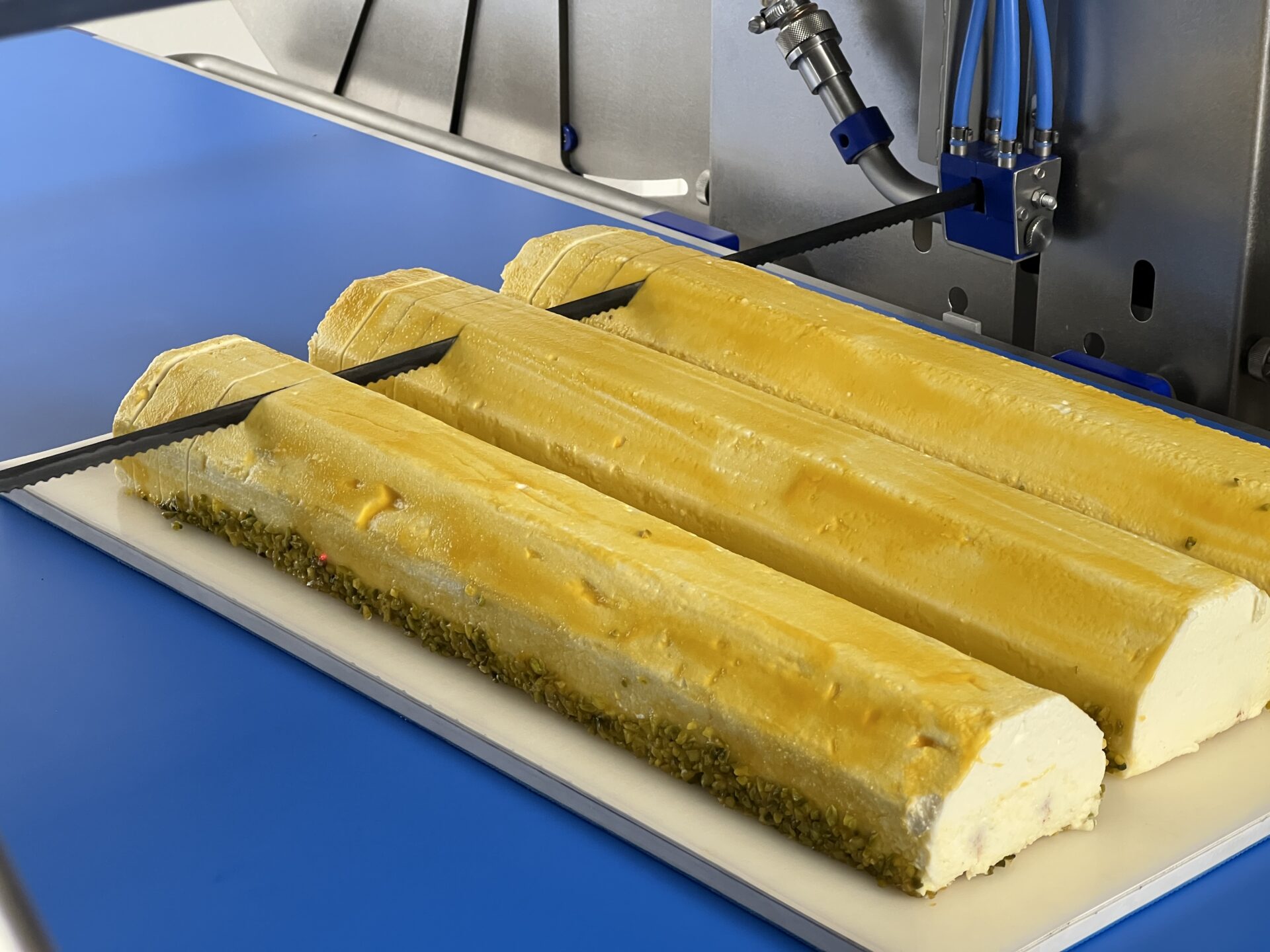 Cake and pastry cutting machines - TKSM - KRUMBEIN.rationell.
